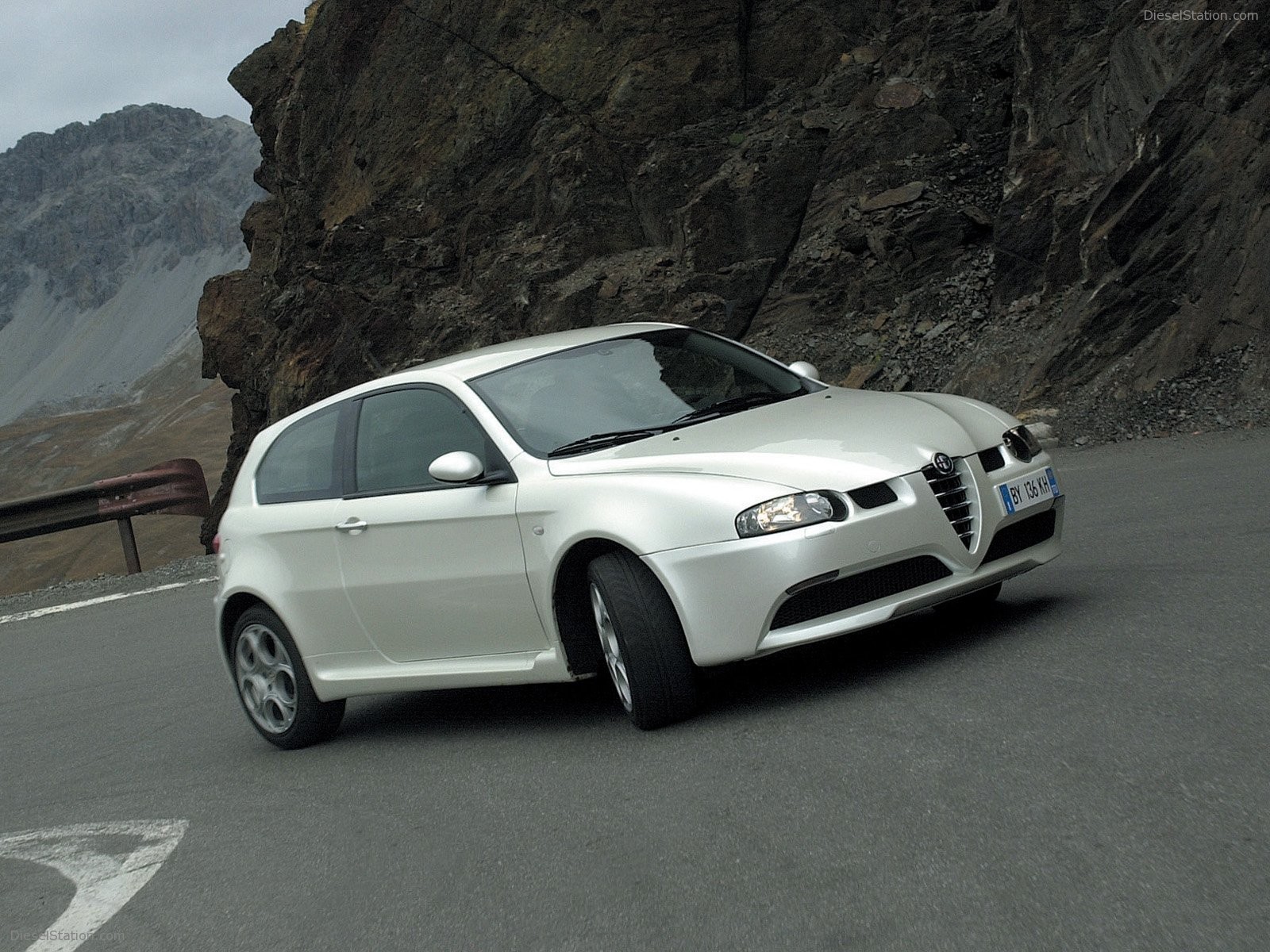 Alfa Romeo 147 GTA Exotic Car Pictures #036 of 45 : Diesel Station