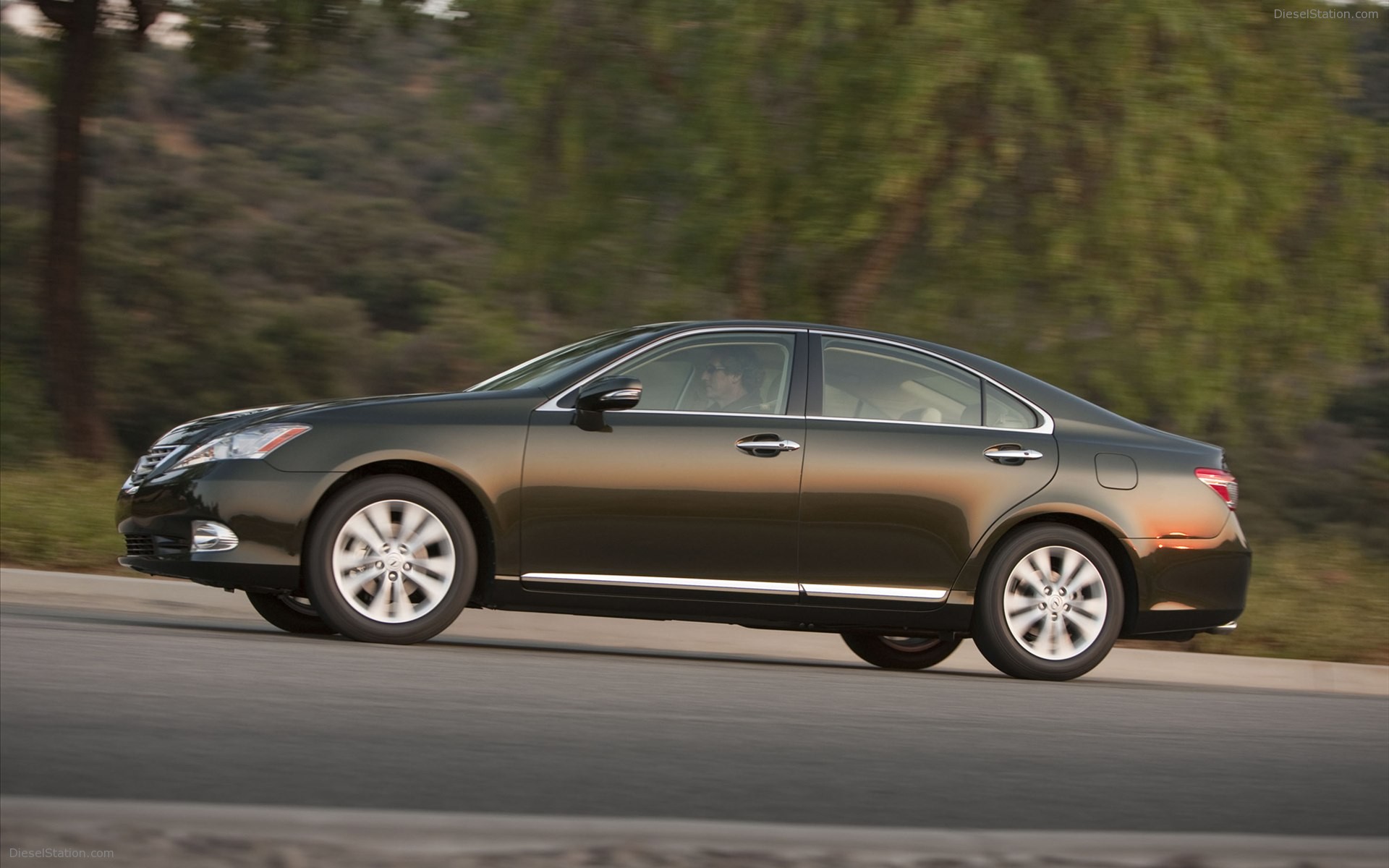 Lexus ES 350 2012 Widescreen Exotic Car Pictures #06 of 40 : Diesel Station