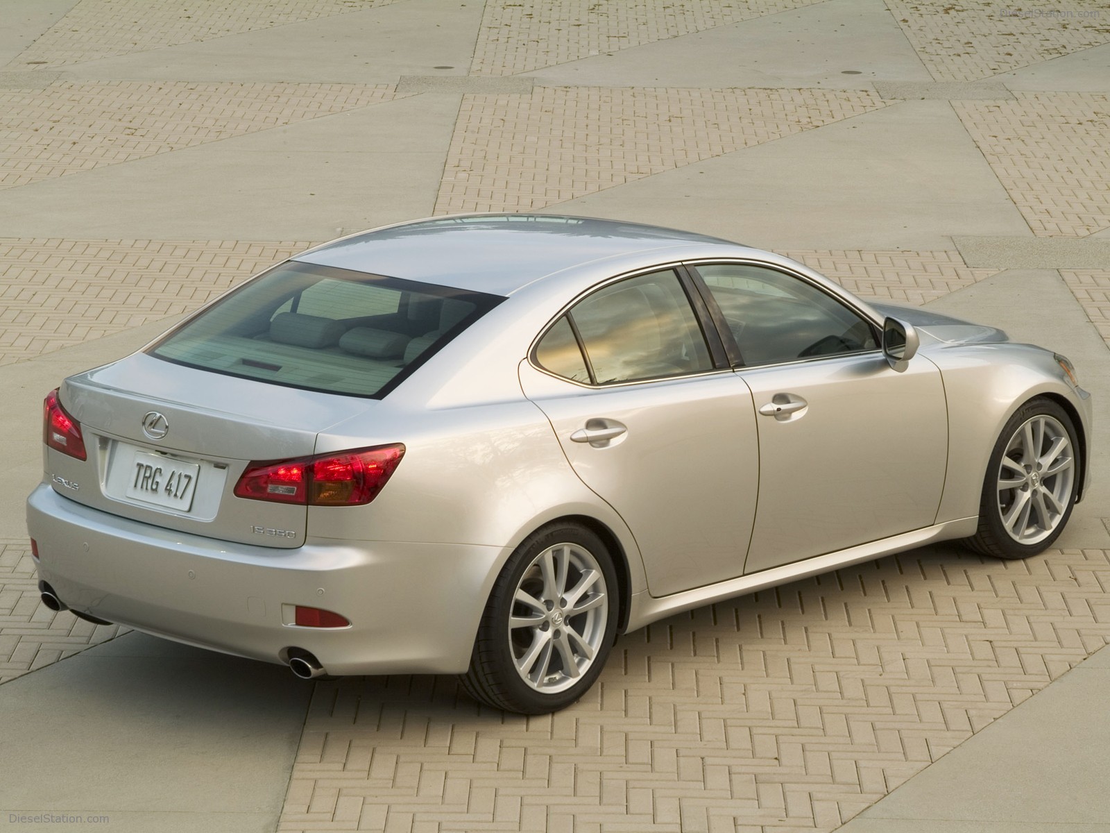 Lexus IS (2006) Exotic Car Pictures #012 of 57 : Diesel Station