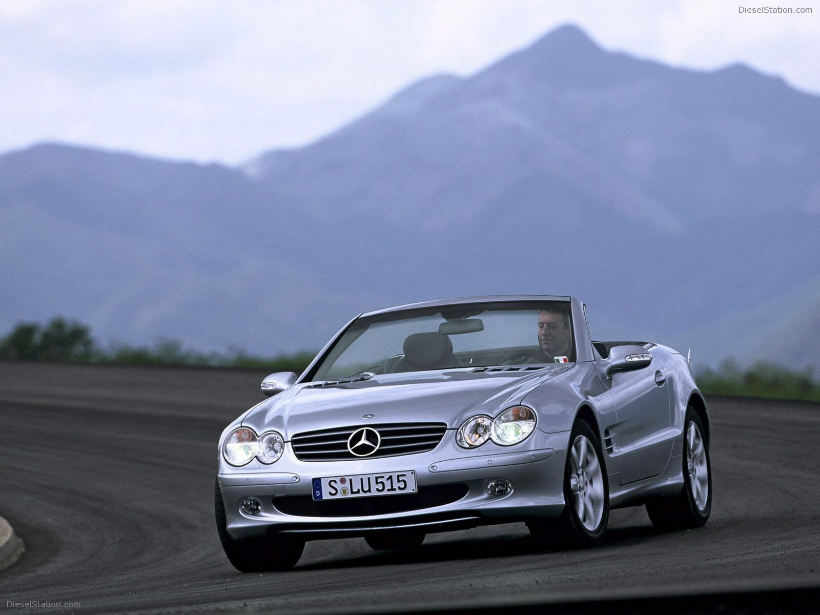 Mercedes SL Class Exotic Car Wallpaper #069 of 89 : Diesel Station