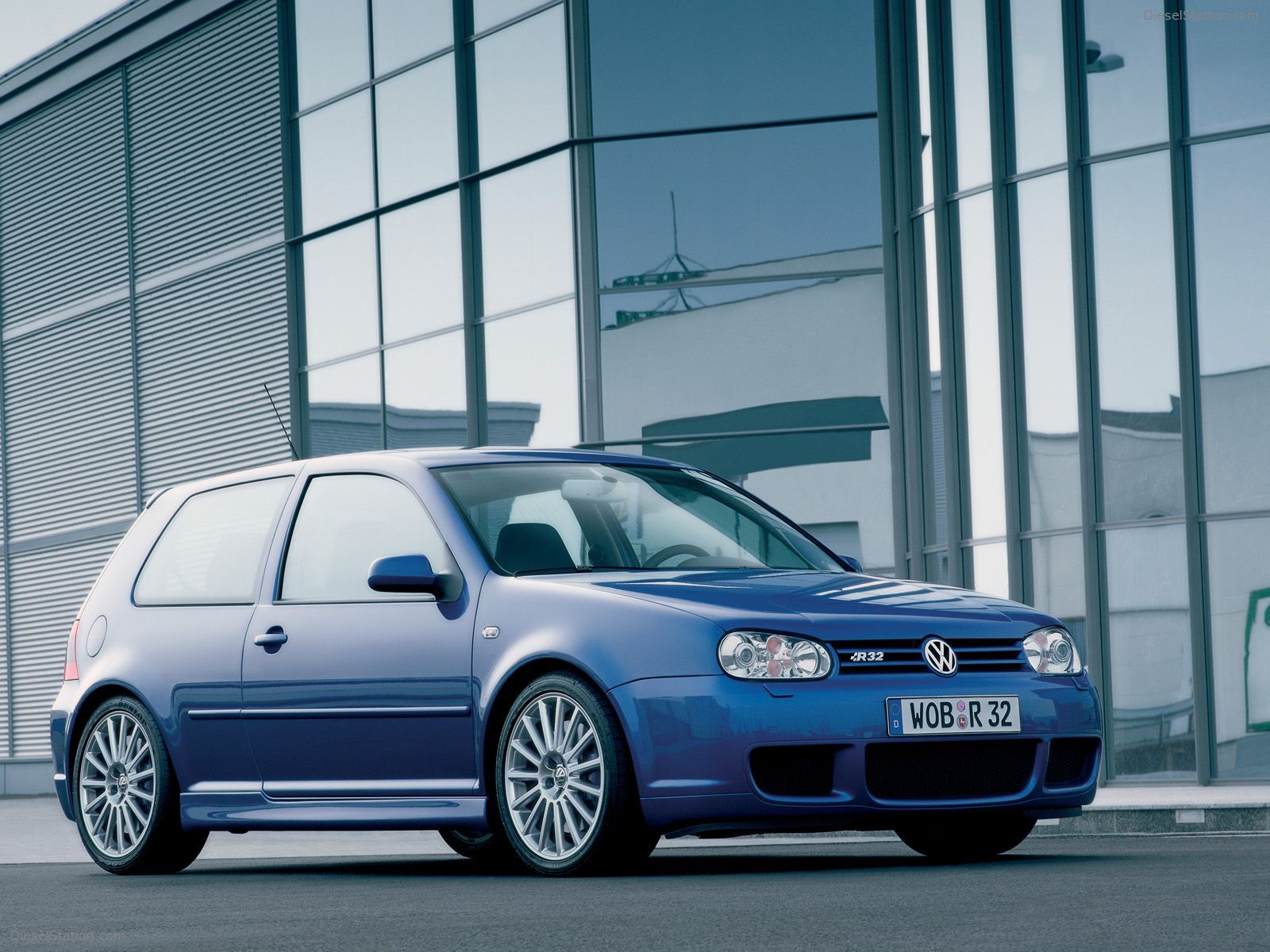Volkswagen Golf IV R32 Exotic Car Image #028 of 39 : Diesel Station